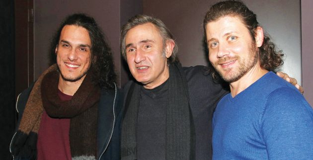 Ο Ακης Σακελλαρίου παρέα με... μαλλιάδες