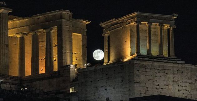 Βόλτες με αυγουστιάτικο φεγγάρι