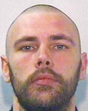 Δεσμοφύλακας «έβγαζε τα μάτια της» με ισοβίτη killer