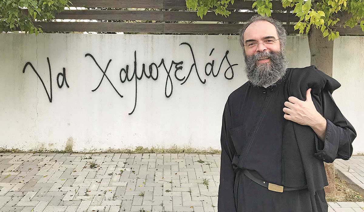 Πόλεμος για τον παπα-σταρ Ανδρέα Κονάνο - Πέταξε τα ράσα και πάει για ...