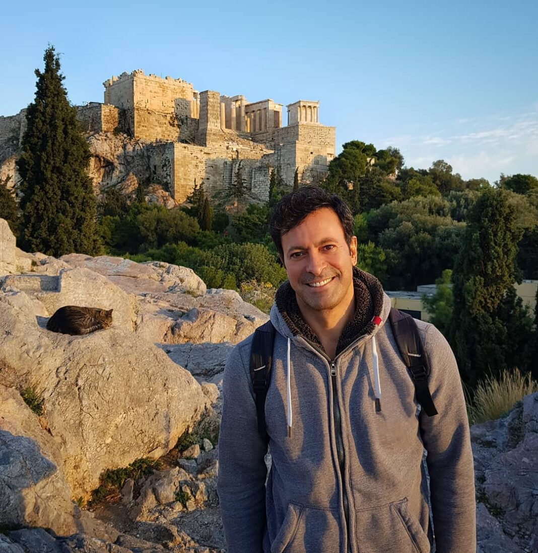 Νίκος Παπαδάκης: «Μιλάω με τους Αγίους, έχω μια οικειότητα μαζί τους ...