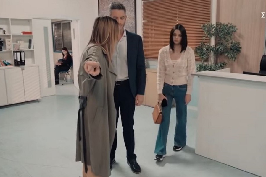 «8 Λέξεις»: Ο Σίμος δέχεται επίθεση και καταλήγει στο νοσοκομείο