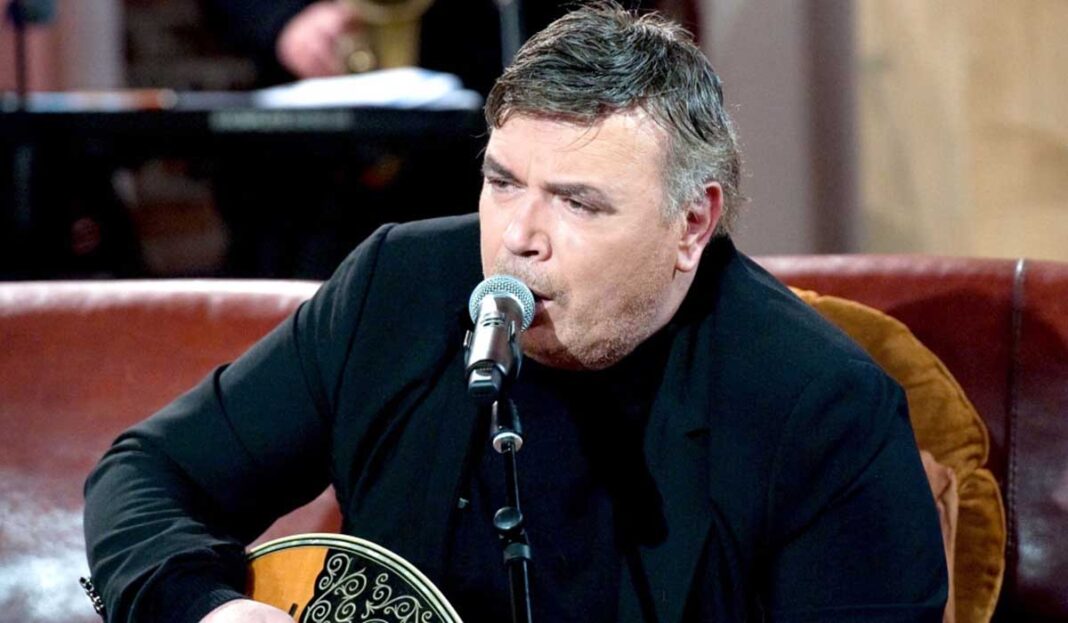 Ο Μανώλης Λιδάκης εγκαταλείπει την Αθήνα και επιστρέφει στην Κρήτη