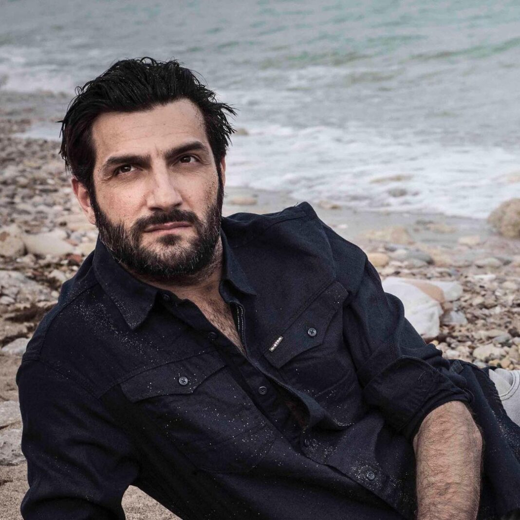 «Άγριες μέλισσες»: Παπασπηλιόπουλος και Κουρής «εισβάλλουν» στον τρίτο ...
