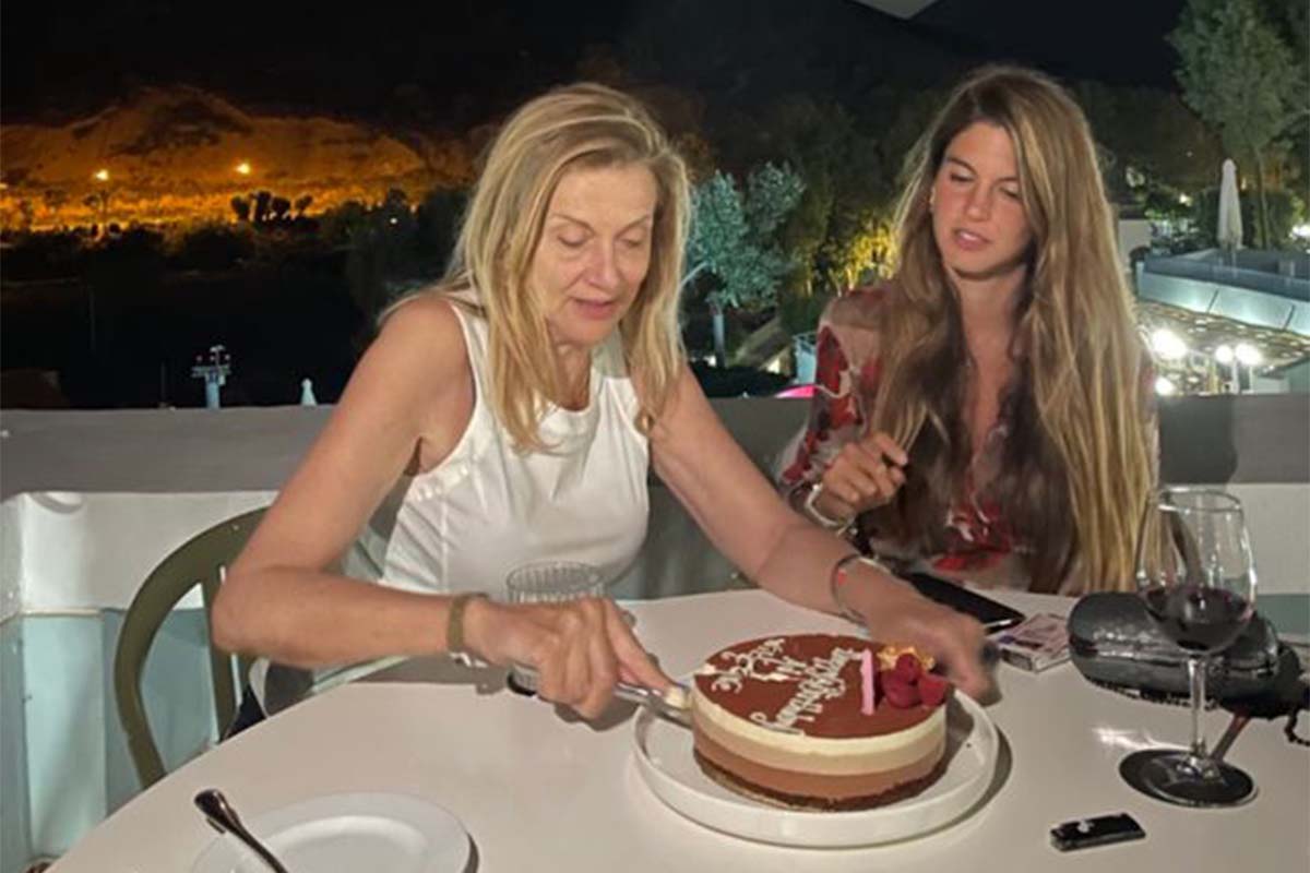 Η πρώην σύζυγος του Γιώργου Παπανδρέου γιόρτασε τα γενέθλιά της παρέα ...