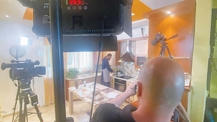 Αρχιεπίσκοπος MasterChef: Ο Παρθένιος Βεζυρέας στην TV με εκπομπή ...