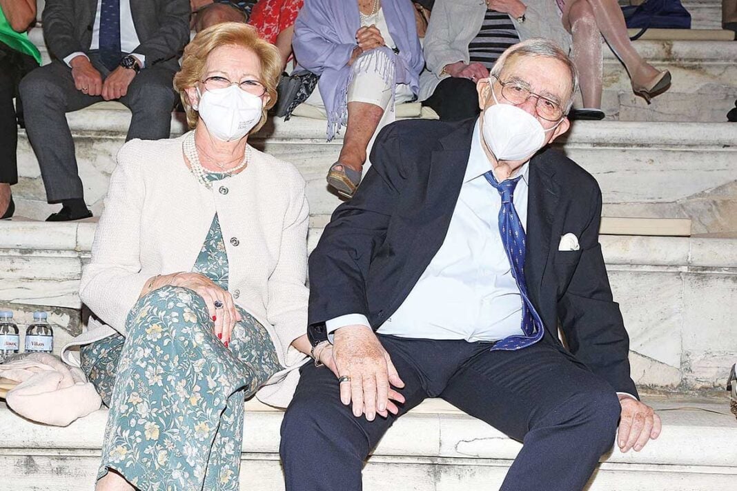 Απόβαση γαλαζοαίματων για την κηδεία του τέως βασιλιά Κωνσταντίνου