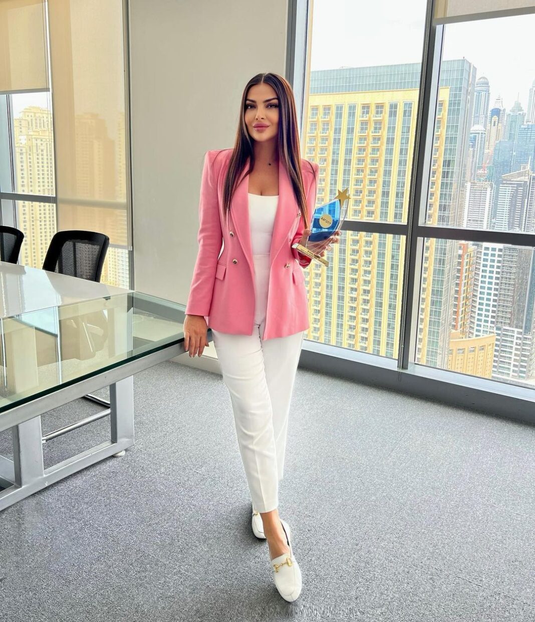 Άννα Λορένη: Δείτε πώς είναι σήμερα και με τι ασχολείται η πρώην ...