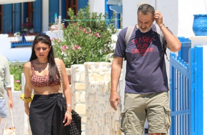 Ο Γιάννης Γιαννούλης εθεάθη στα Κουφονήσια με την σύντροφό του
