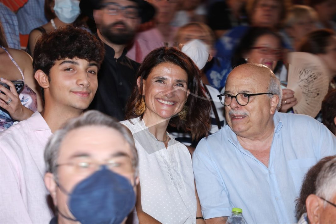 Μαρινέλλα: Η κόρη και τα εγγόνια της στο Ηρώδειο για να τη καμαρώσουν