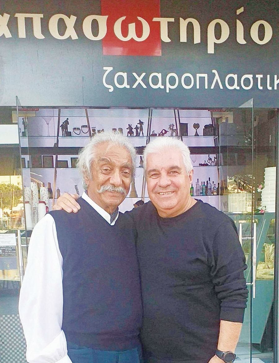 Χρήστος Παπασωτηρίου: Πώς η φωνή λαϊκών τραγουδιστών έγινε κορυφαίος ...