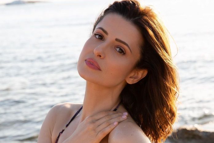 Η Χρύσα Παπά άλλαξε το λουκ των μαλλιών της μια ανάσα από την πρεμιέρα ...