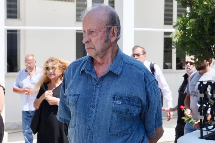 Δείτε πώς είναι ο Μανώλης Δεστούνης στα 85 του - «Εγώ τα χρήματά μου τα ...