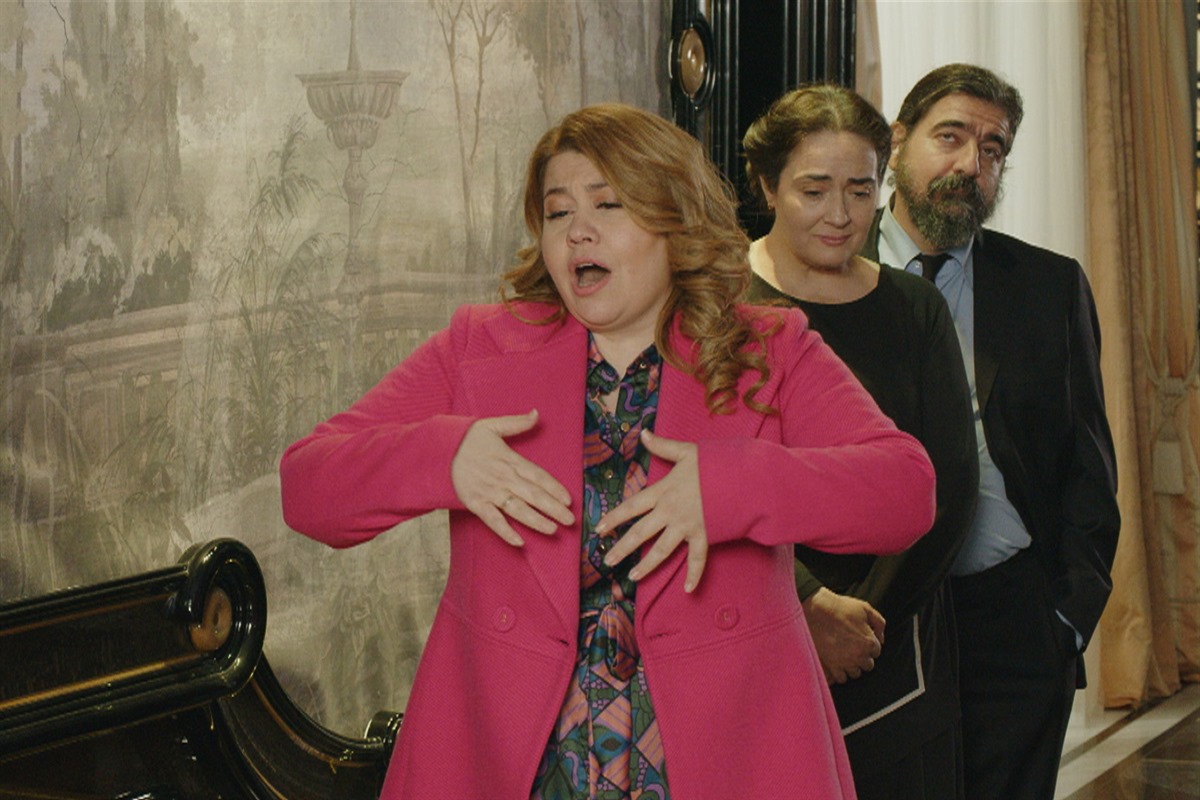 «Ποιος Παπαδόπουλος;»: Ο Παύλος και η Λίλα κάνουν μια απροειδοποίητη ...