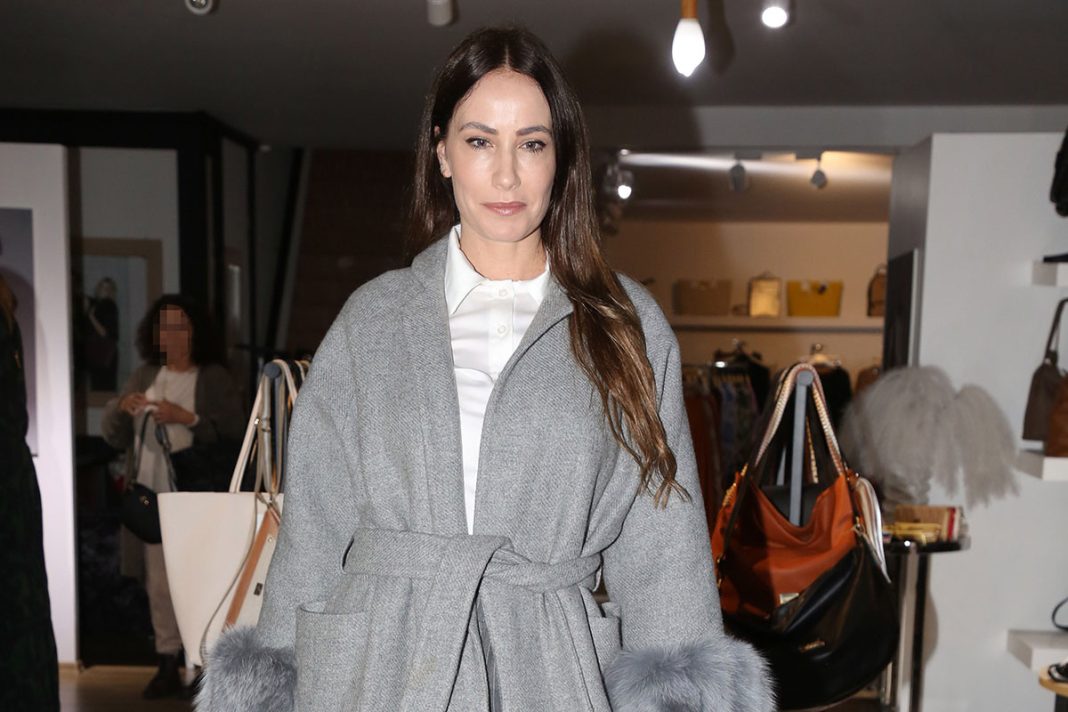 Στέλλα Γιαμπουρά: «Με βρήκε τυχαία στον δρόμο, έτσι μπήκα στην τηλεόραση»