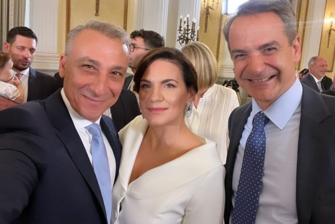 Η Όλγα Κεφαλογιάννη εντυπωσίασε με τη σικάτη εμφάνιση στην ορκομωσία ...