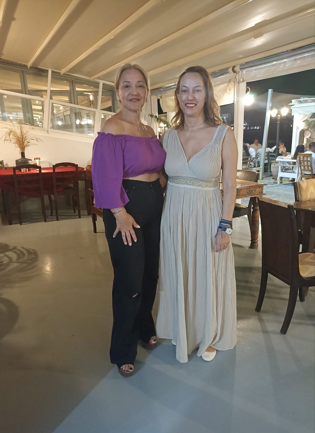 Μελίνα Κυριακοπούλου: Βουτιές και χαλάρωση στη Μήλο για τη «Φρίντα» του ...