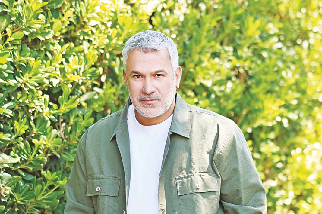 Ο Σπύρος Χαριτάτος στο πλευρό της Ευλαμπίας Ρέβη, στην εκπομπή «Τώρα ...