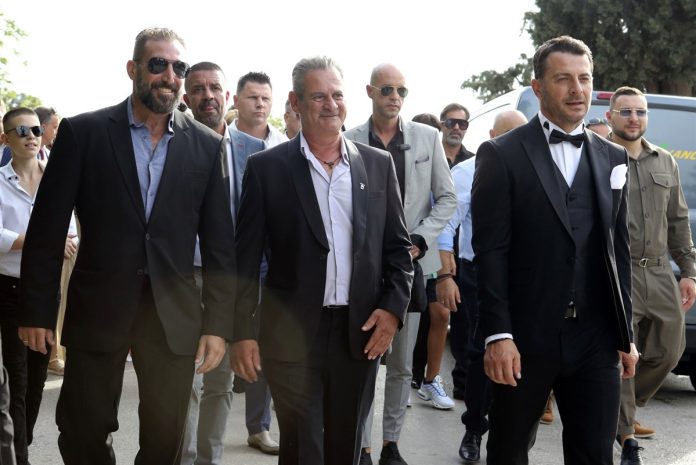 Γιώργος Αγγελόπουλος: Το ζεϊμπέκικο στο γάμο του που καταχειροκροτήθηκε