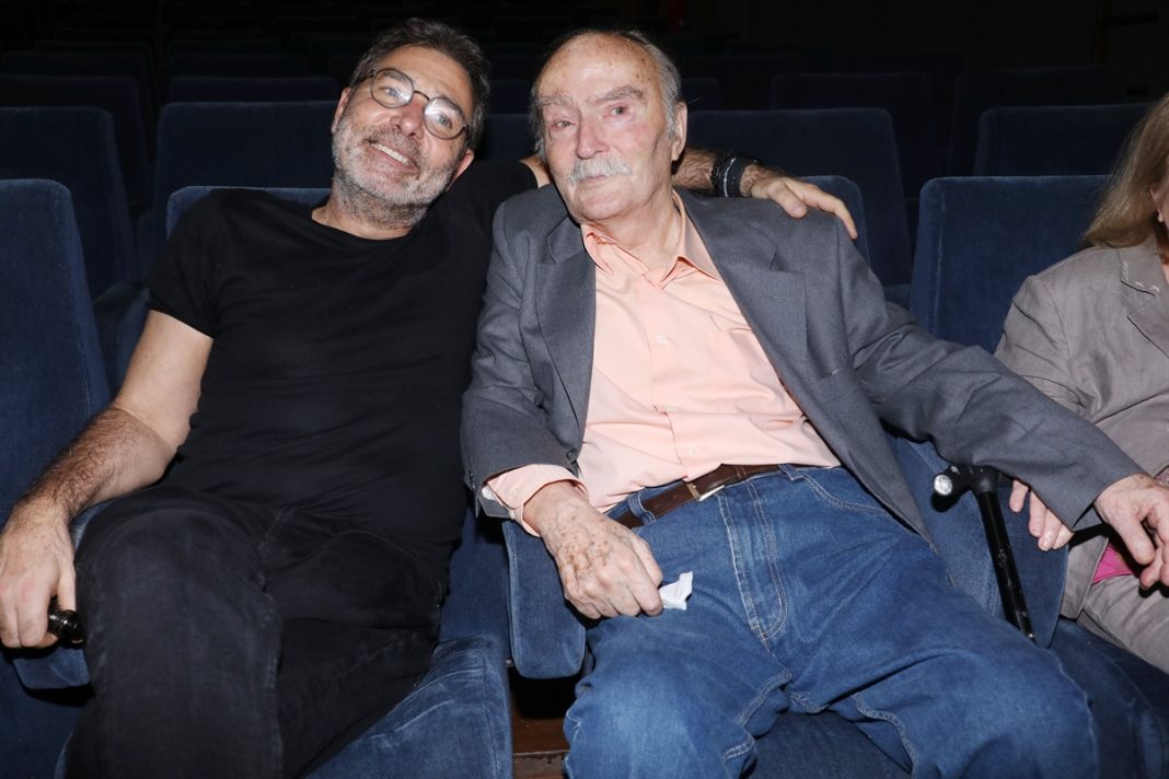 Η συγκίνηση του 84χρονου Ντίνου Καρύδη στην πρεμιέρα της κόρης του ...