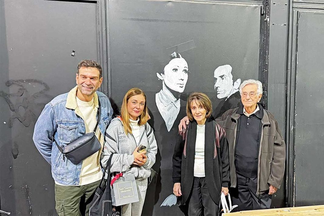 Ληναίος και Φωτίου παρακολούθησαν την παράσταση «Θέλω να σου κρατάω το ...